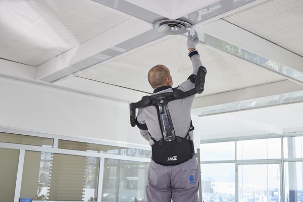 Comau expands wearable robotics with the new Mate-XT GO exoskeleton ...