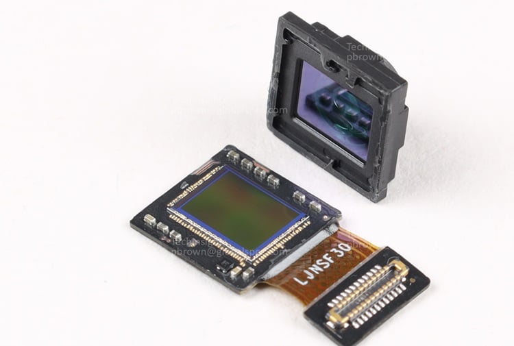 TechInsights Teardown: Motorola Razr Ultra | Electronics360