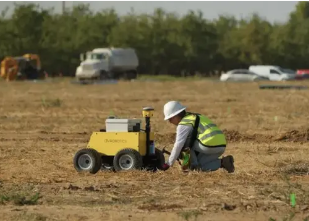US company’s construction robot builds 8× faster with precision on ...