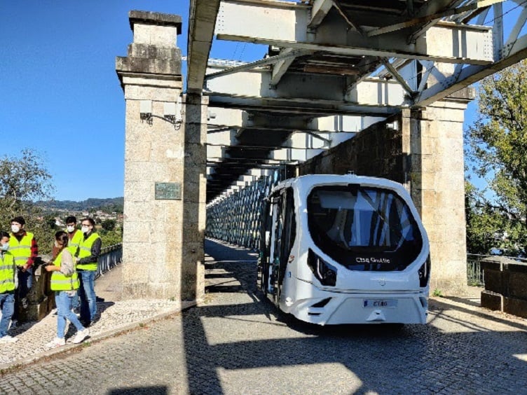 5G-powered autonomous vehicle demoed in Spain-Portugal | Electronics360