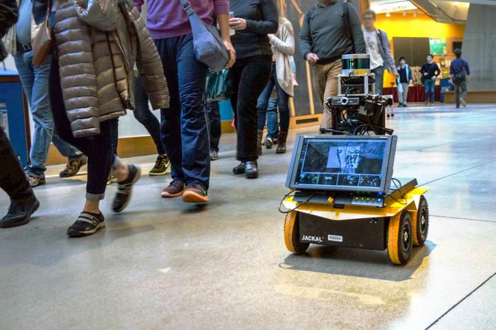 This Robot Follows the Unspoken Rules of Walking Down a Sidewalk ...