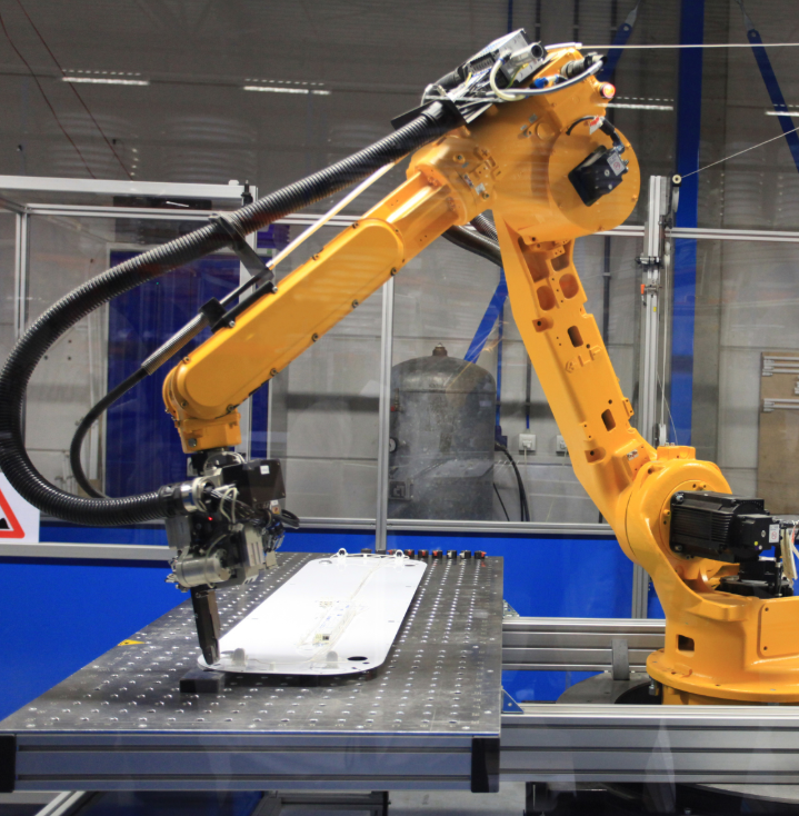 What industries use articulated robots? | Electronics360