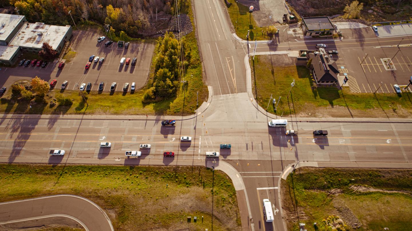 Autonomous cars moving as one stops traffic jams and saves lives ...